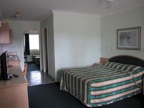 Colonial Terrace Motor Inn,Port Stephens:Photos,Reviews,Deals