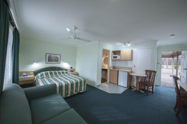 Colonial Terrace Motor Inn,Port Stephens:Photos,Reviews,Deals