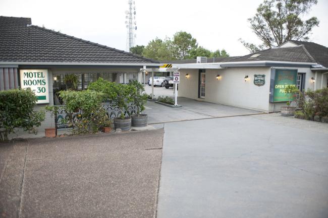 Colonial Terrace Motor Inn,Port Stephens:Photos,Reviews,Deals