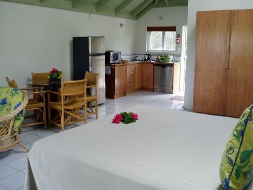 Avana Waterfront Apartments,Cook Islands:Photos,Reviews,Deals