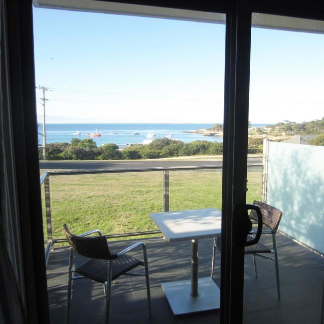 Beachfront at Bicheno,Freycinet:Photos,Reviews,Deals
