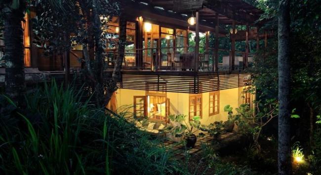 Khayangan Resort Yogyakarta,Yogyakarta:Photos,Reviews,Deals