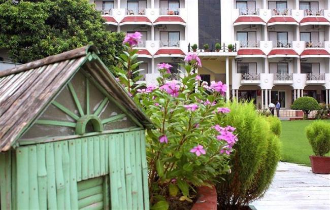 Hotel Surya Kaiser Palace,Varanasi:Photos,Reviews,Deals