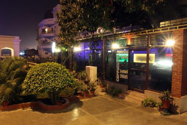 Hotel Surya Kaiser Palace,Varanasi:Photos,Reviews,Deals