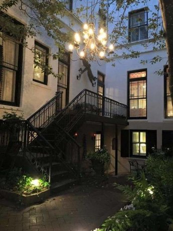 Ballastone Inn,Savannah:Photos,Reviews,Deals